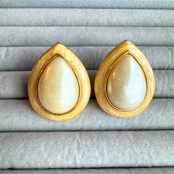 Vintage | Jewelry | Vintage Almond Shaped Clip On Earrings | Poshmark